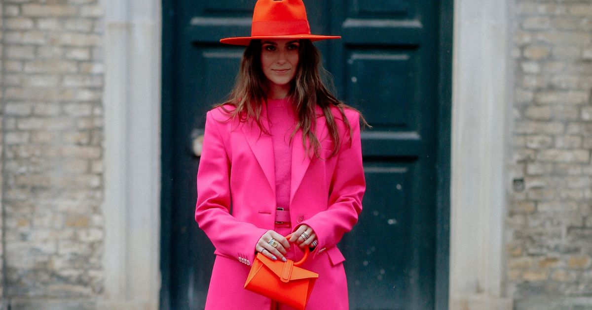 Crveno + roze: 10 outfita koji dokazuju da je ova kombinacija boja ...