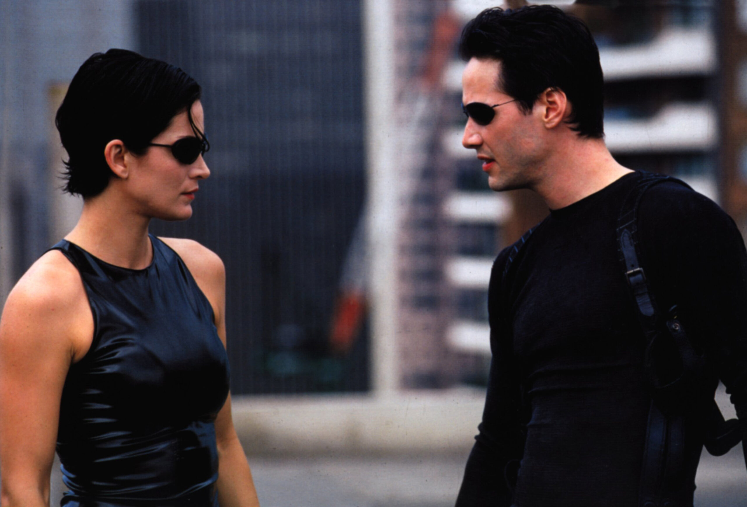 "Matrix" je napunio 25 godina a modu iz filma i dalje nosimo