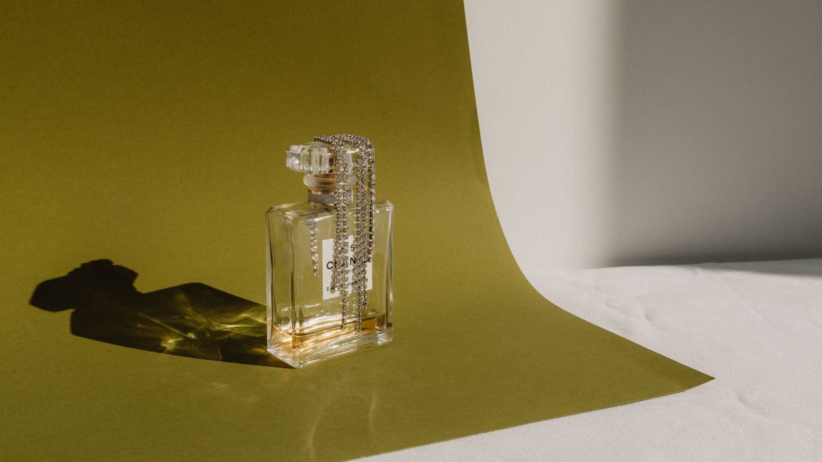 Mala škola parfema: Kako pravilno nanositi i čuvati omiljeni miris