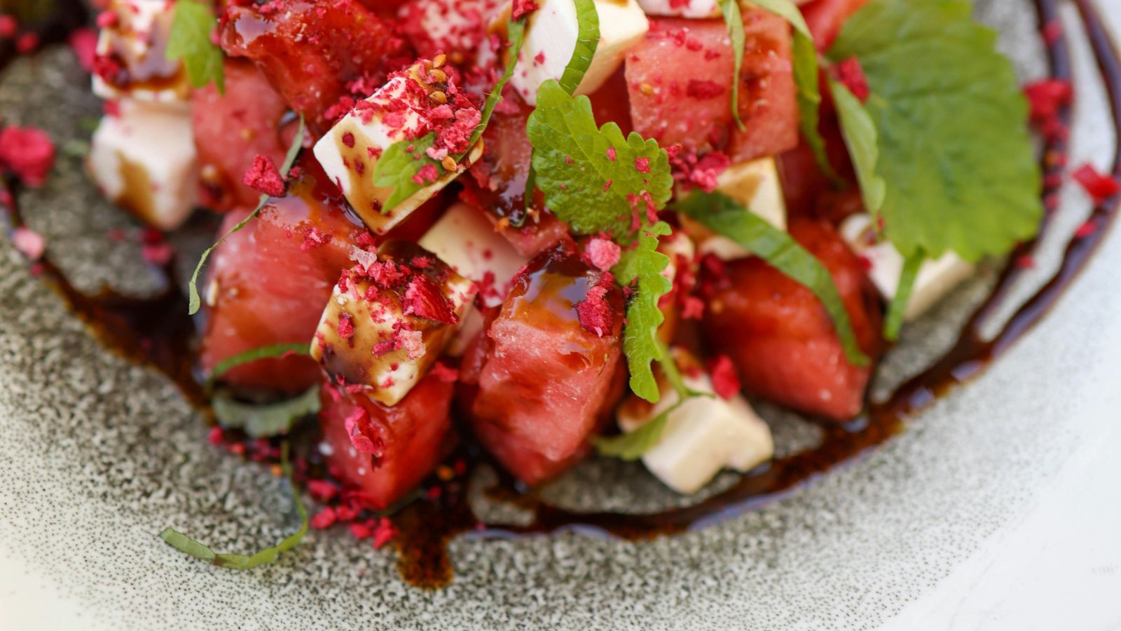 Letnja salata s lubenicom, fetom i mentom